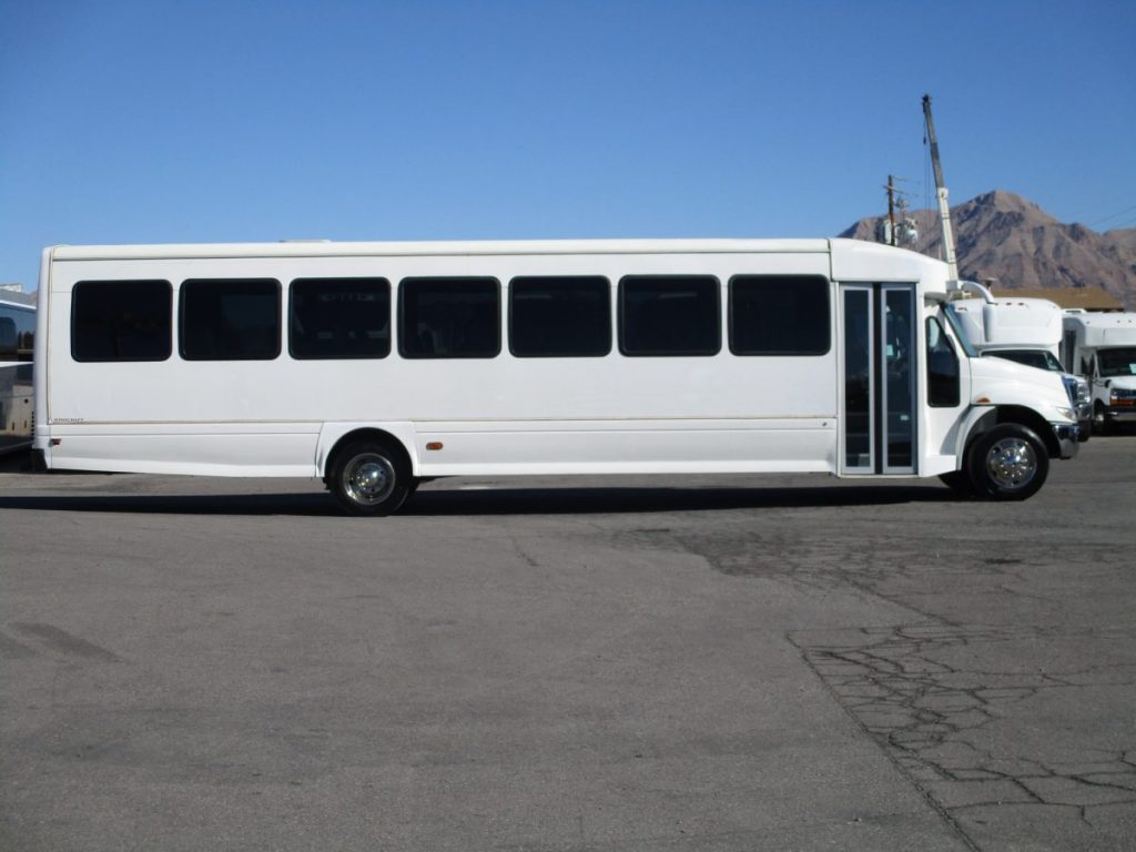 2009 Starcraft XLT Shuttle Bus S12117 - Las Vegas Bus Sales