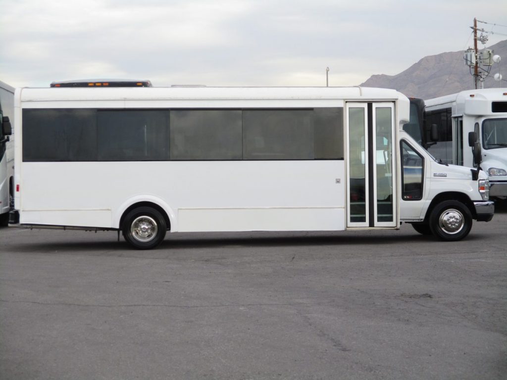2014 Glaval Bus Universal Shuttle Bus S88842 - Las Vegas Bus Sales