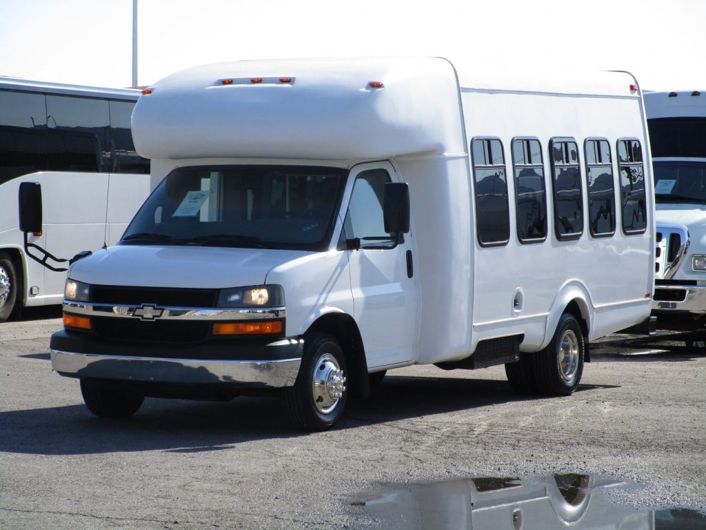 2008 Lift Equipped Supreme Startrans Shuttle S32366 - Las Vegas Bus Sales