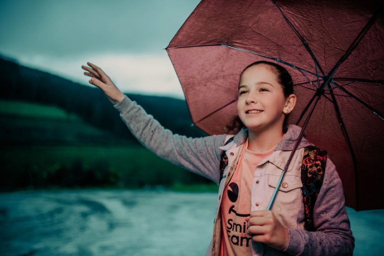 How to Help Your Child Keep Warm at the School Bus Stop