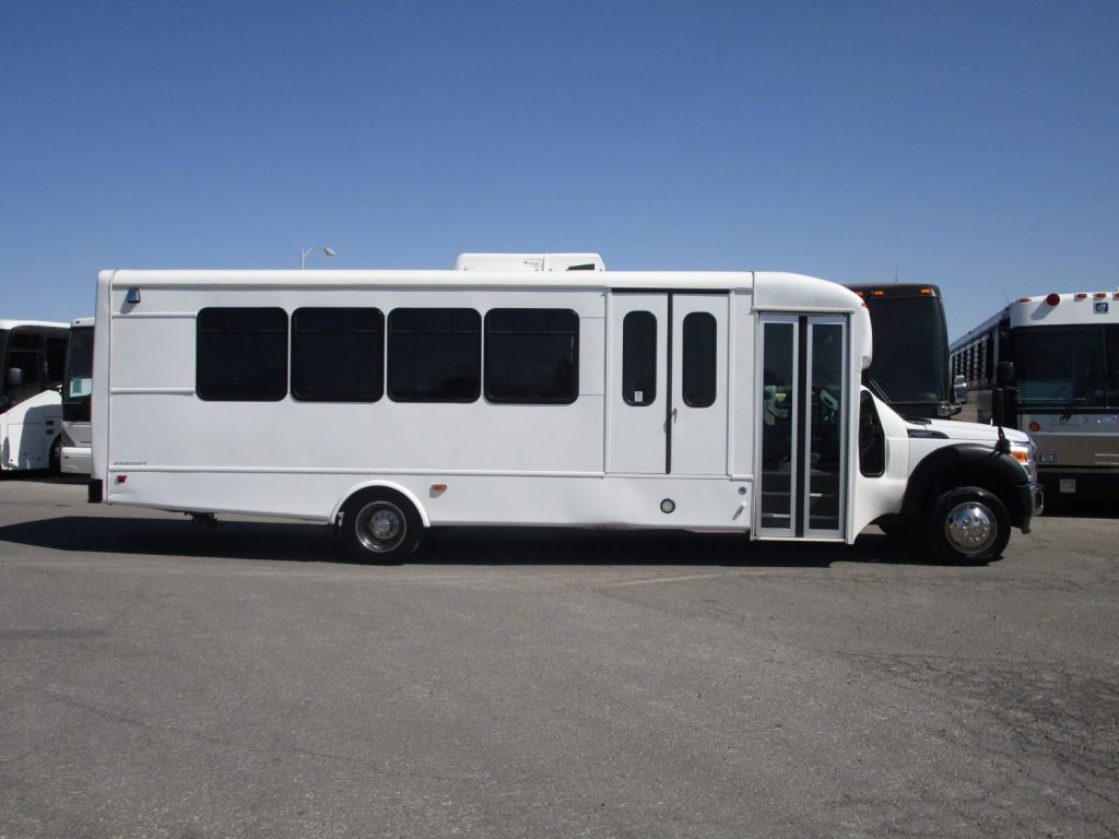 2016 F550 Starcraft XL 26 Passenger Bus with RESTROOM S75264 - Las ...