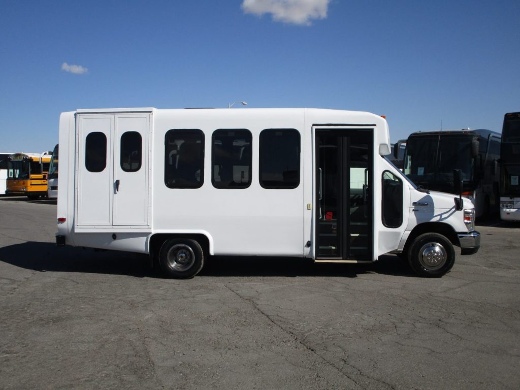 2016 Diamond Coach VIP 2500 Shuttle Bus S12344 - Las Vegas Bus Sales