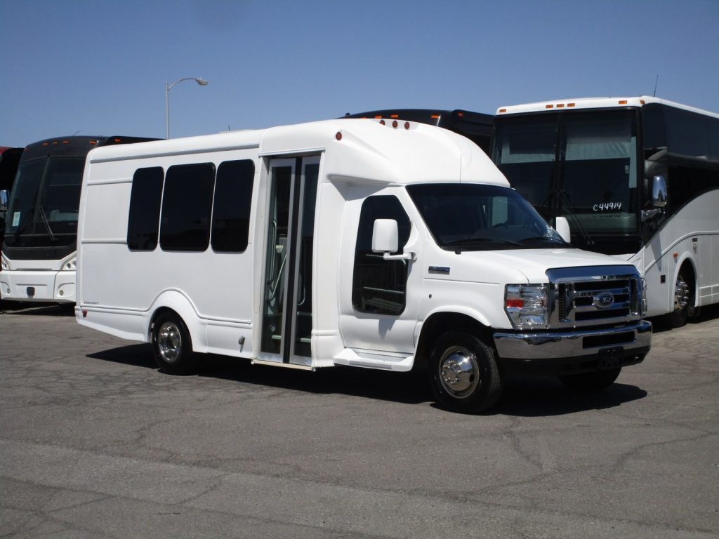 2017 Starcraft Starquest Shuttle Bus S07432 - Las Vegas Bus Sales