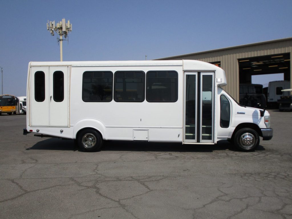 2010 Goshen Lift Equipped Shuttle Bus S79082 - Las Vegas Bus Sales