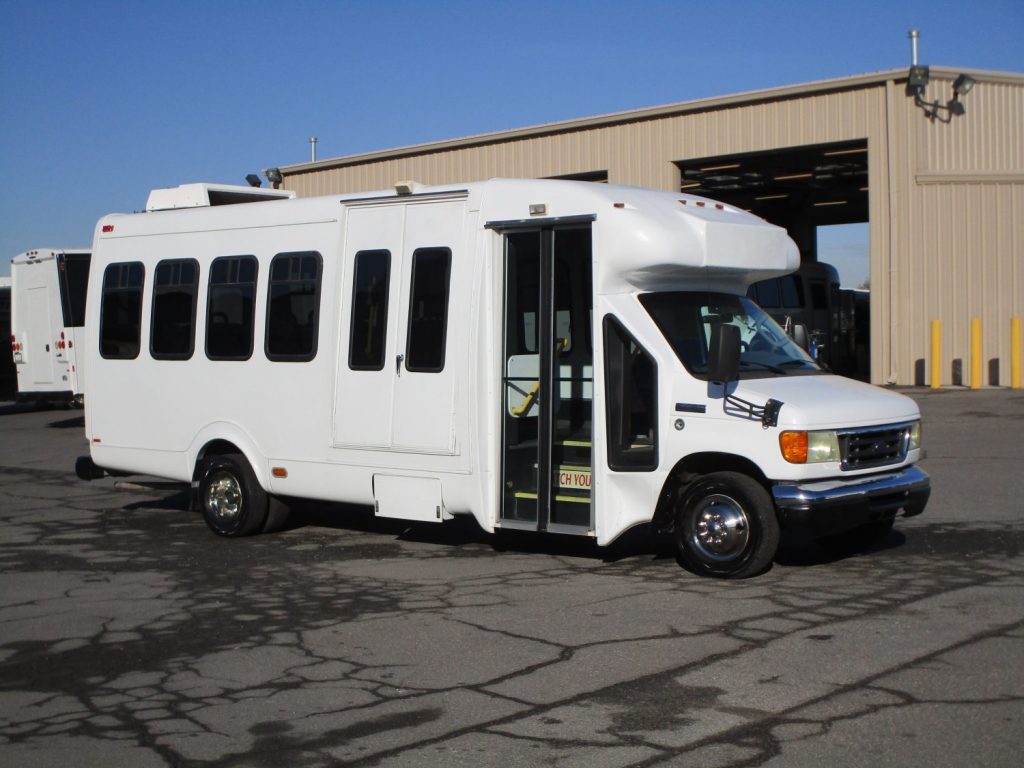 2007 Lift Equipped Startrans Shuttle S27490 - Las Vegas Bus Sales