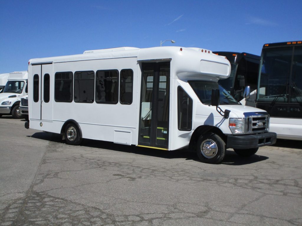 2014 Startrans Senator Lift Equipped Shuttle S93301 - Las Vegas Bus Sales