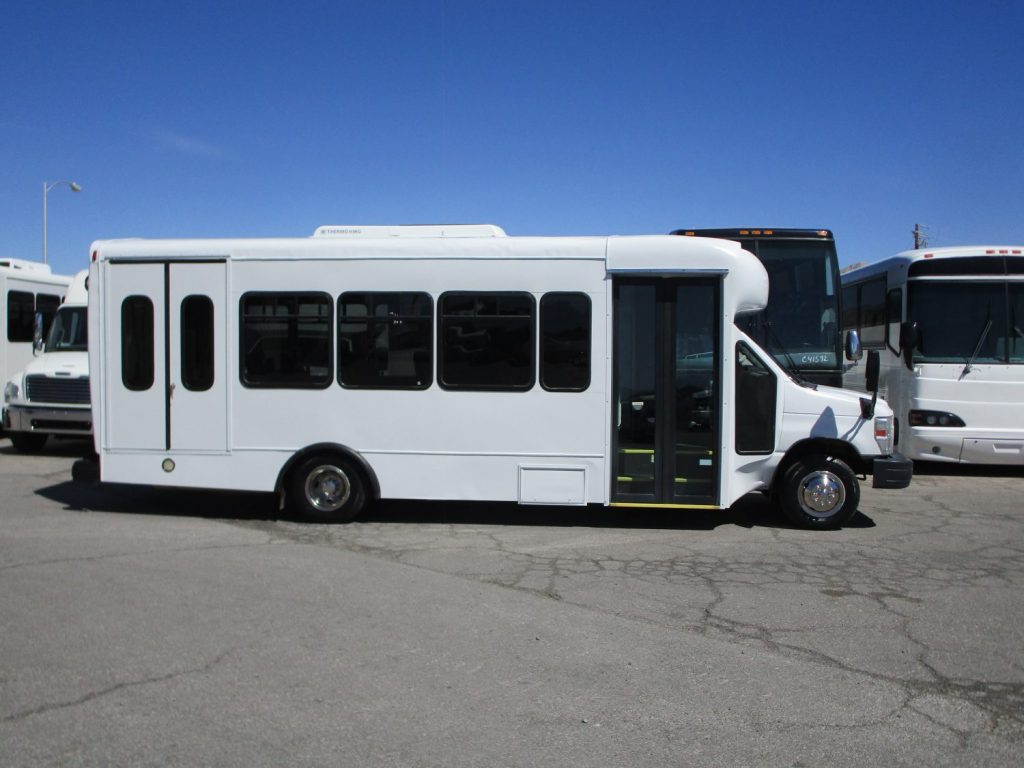 2014 Startrans Senator Lift Equipped Shuttle S93301 - Las Vegas Bus Sales