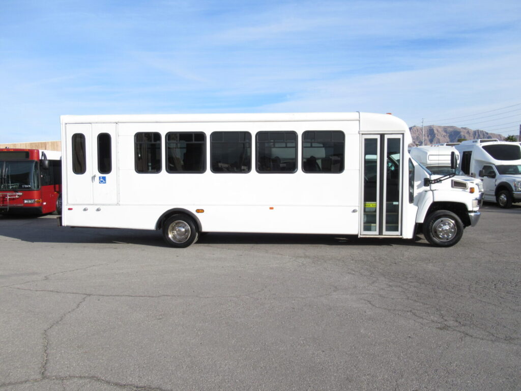2009 Starcraft XLT Lift Equipped Shuttle Bus S12424 - Las Vegas Bus Sales