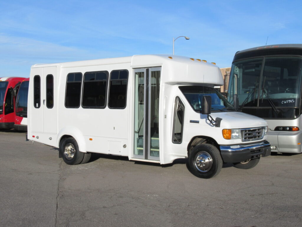 2007 Elkhart Coach ECII Lift Equipped Shuttle S36709 - Las Vegas Bus Sales