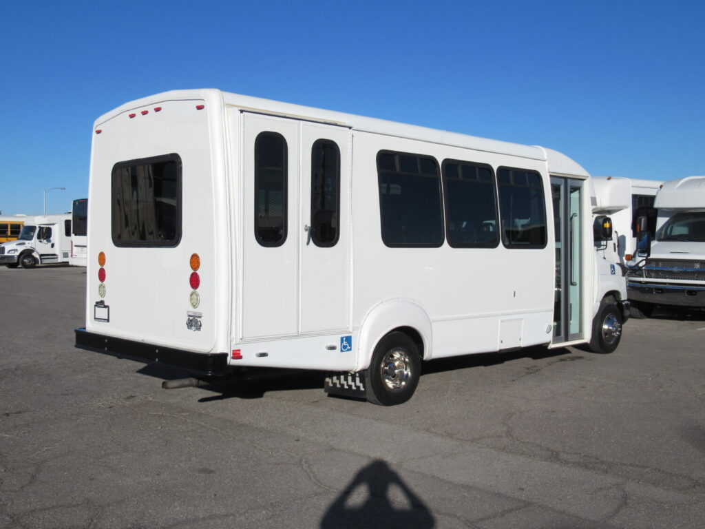 2010 Goshen Lift Equipped Shuttle Bus S69991 - Las Vegas Bus Sales