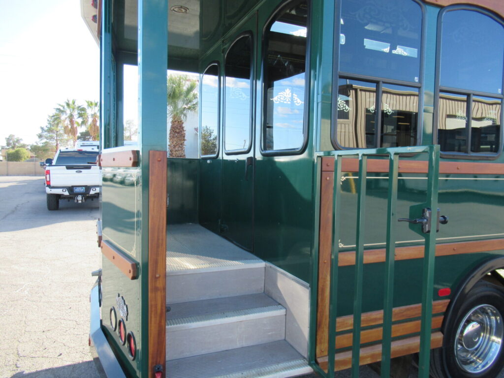 2006 Hometown Villager Trolley Bus T37461 - Las Vegas Bus Sales