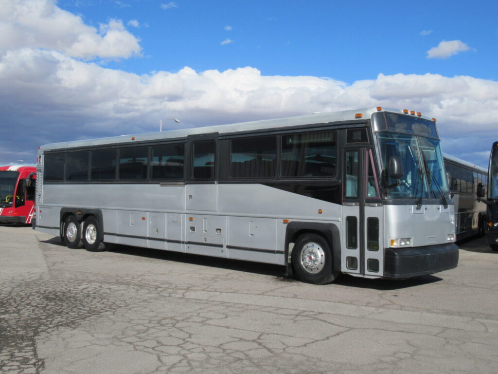 2004 MCI D4500 Lift Equipped Commuter Coach C56321 - Las Vegas Bus Sales