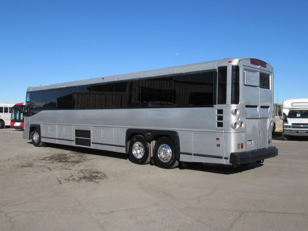 2009 MCI D4500 Lift Equipped Commuter Coach C58832 - Las Vegas Bus Sales