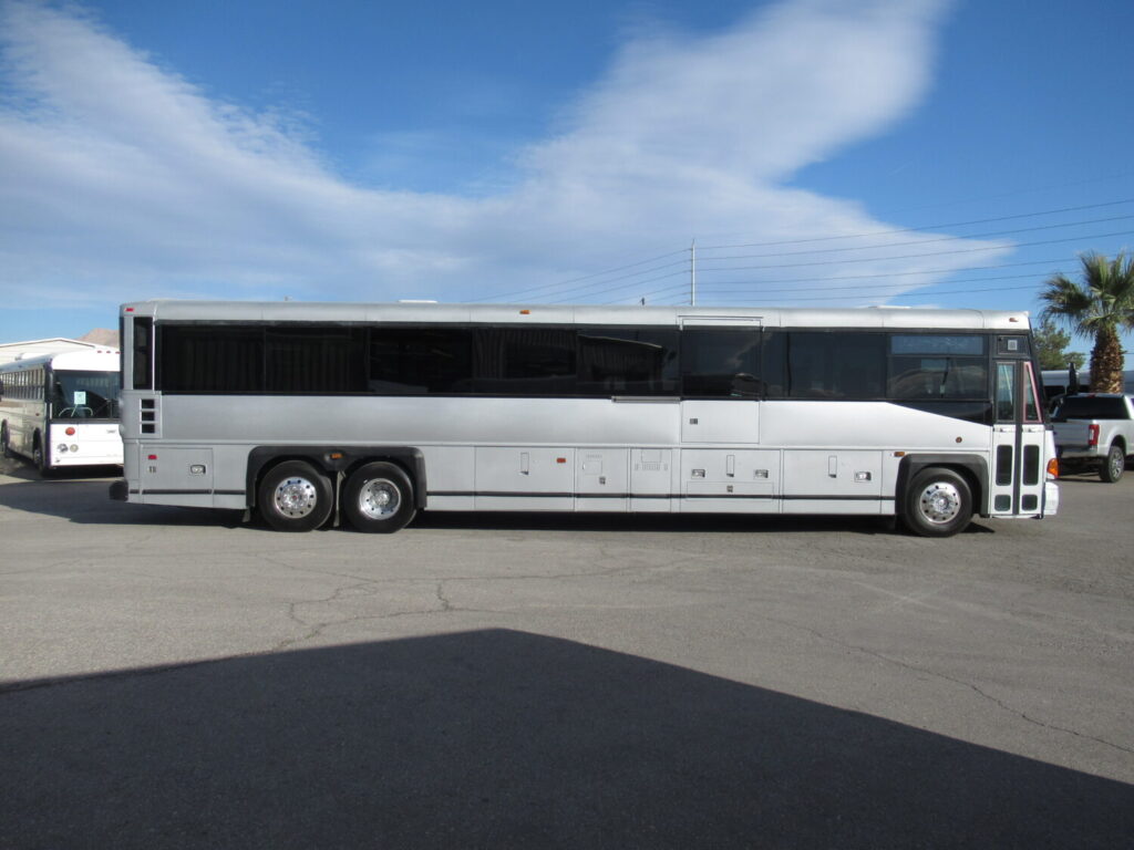 2009 MCI D4500 Lift Equipped Commuter Coach C58832 - Las Vegas Bus Sales
