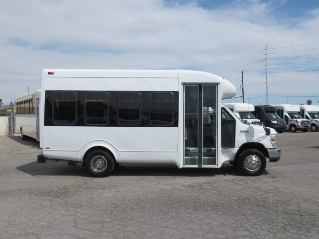 2009 Supreme Startrans Shuttle Bus S18940 - Las Vegas Bus Sales
