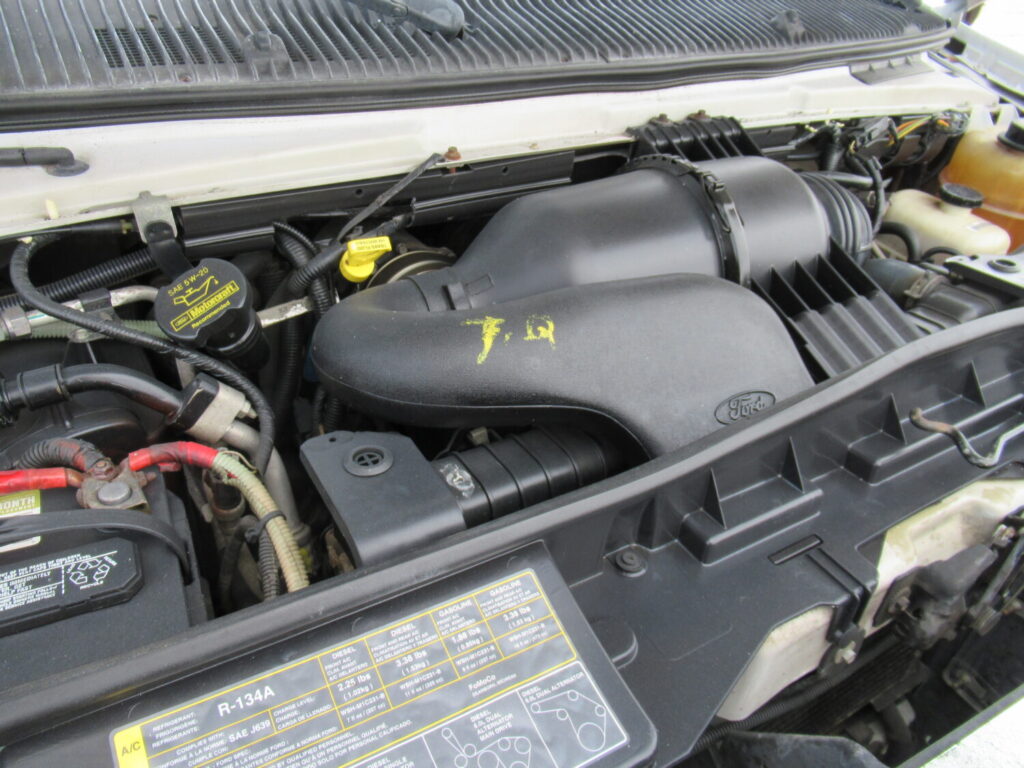 2009 Supreme Startrans Shuttle Bus S18940 - Las Vegas Bus Sales