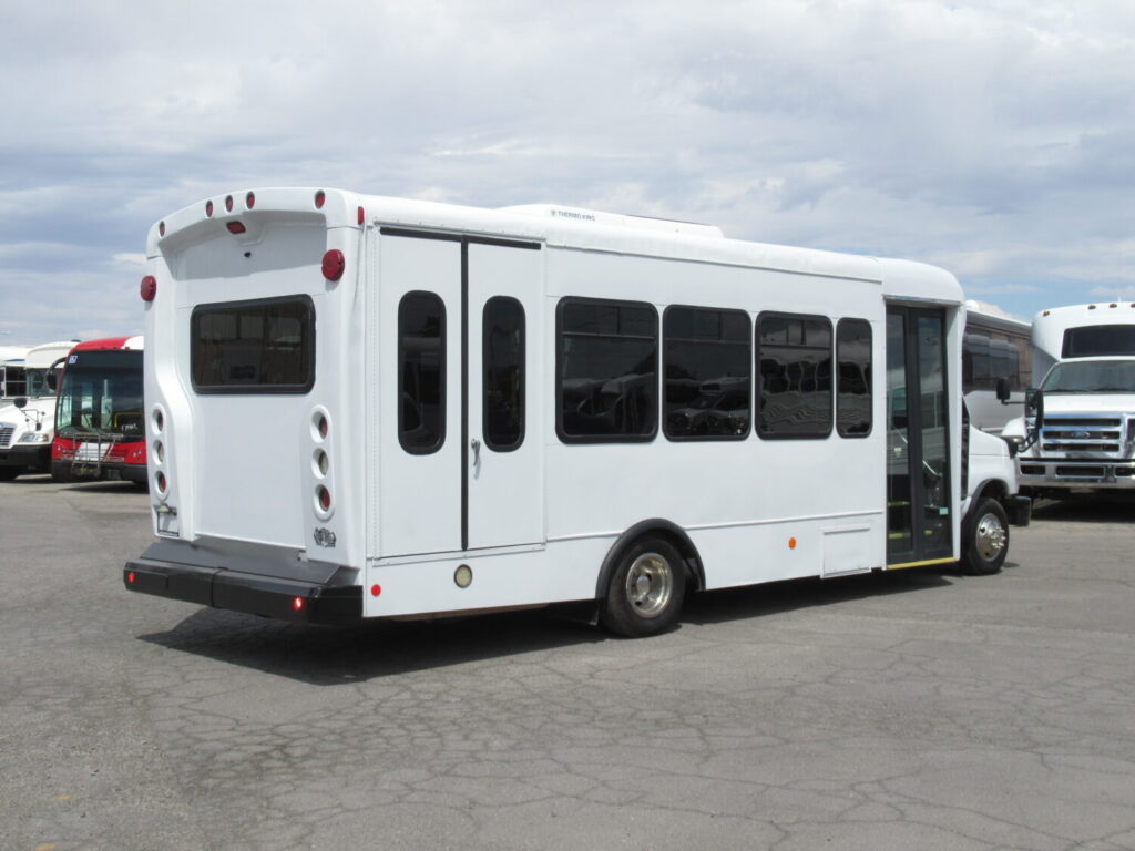 2014 Startrans Senator Lift Equipped Shuttle S93301 - Las Vegas Bus Sales