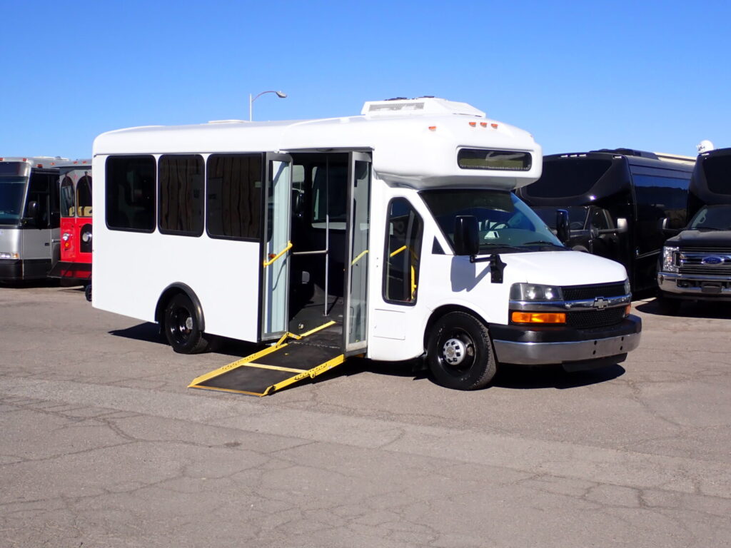 2008 ARBOC Spirit of Mobility ADA Shuttle Bus S17261 - Las Vegas Bus Sales