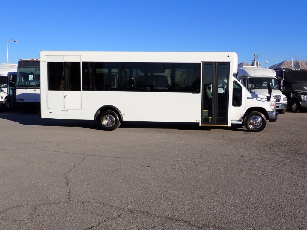 2015 Metro Link Lift Equipped Shuttle Bus S15728 - Las Vegas Bus Sales